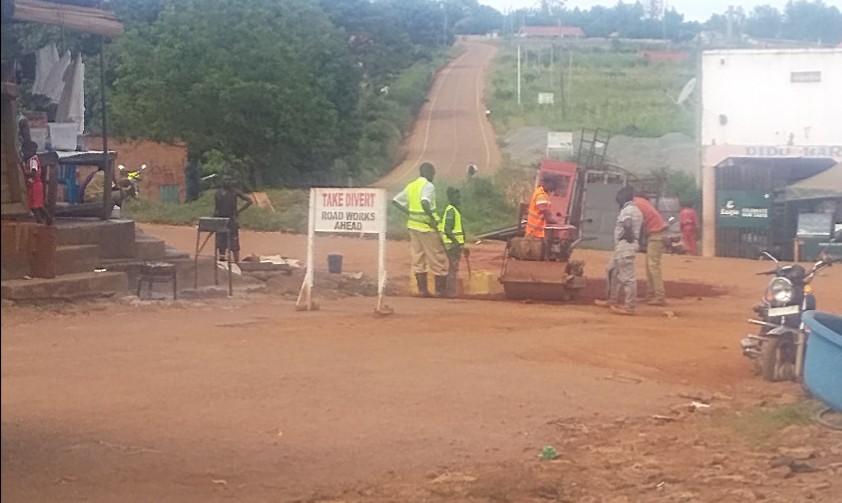 Masindi authorities rehabilitate tarmac roads with murrum – UG Reports News