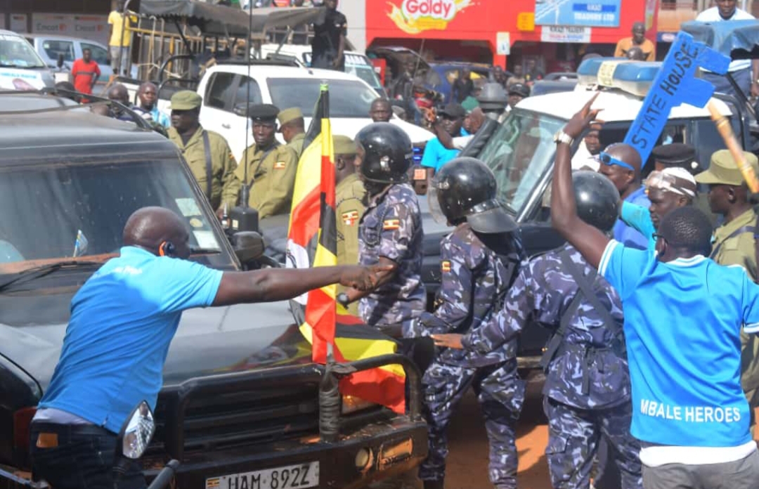 PHOTOS: Scuffle as FDC’s Nandala faces roadblocks in Masindi during ...